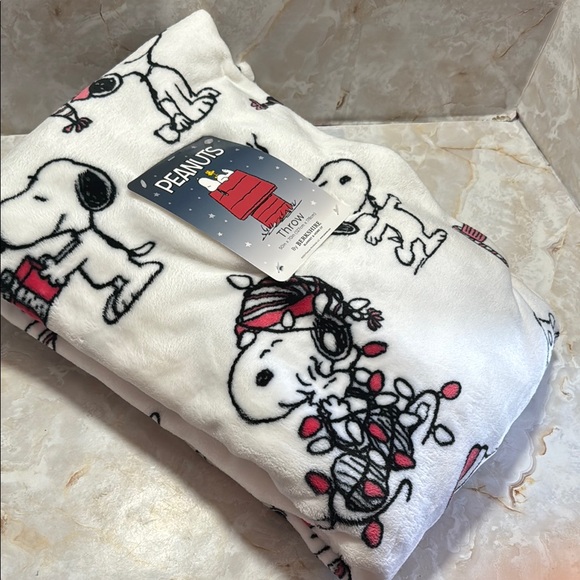 Peanuts | Bedding | Peanuts Holiday Themed Snoopy Fleece Blanket White And Pink By Berkshire ...